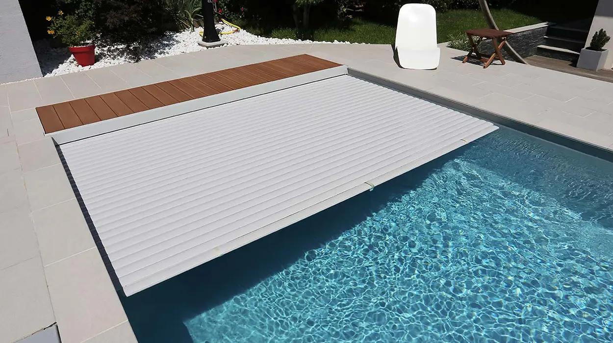 Poolabdeckungen oberflur und unterflur - Desjoyaux Pools Graz